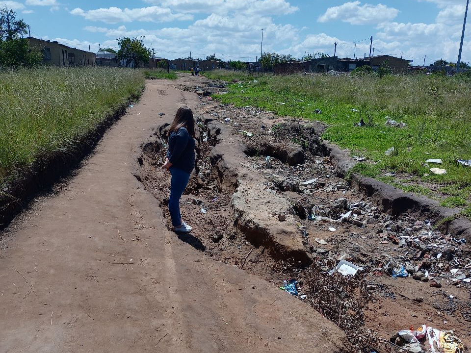 Inwoners die josie in oor haglike paaie in Chrissiesmeer | Highvelder News