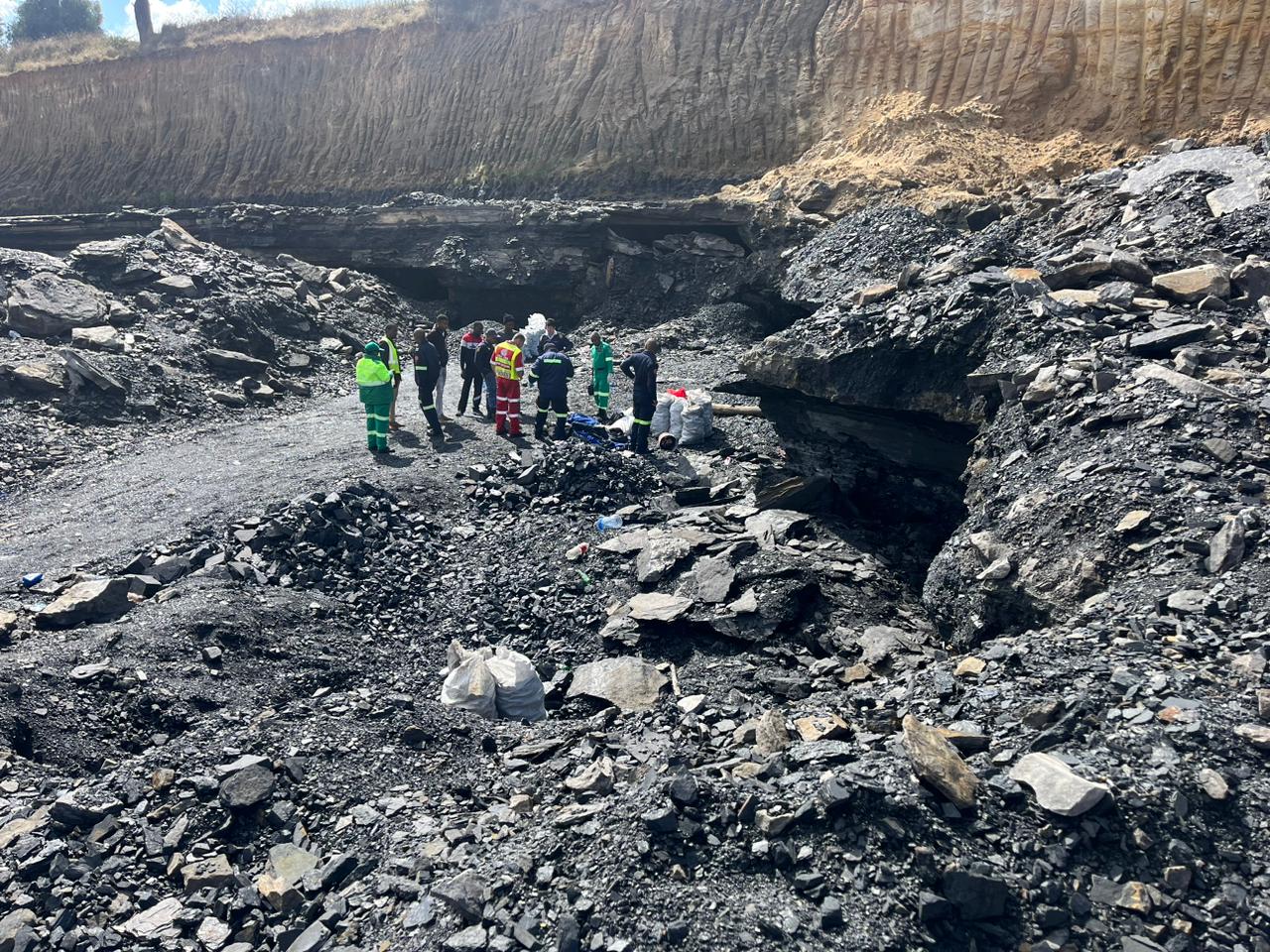 Two people found dead at illegal mine outside Ermelo | Highvelder News