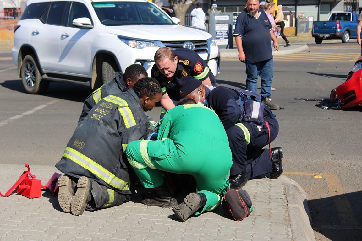 GALLERY: Ambulance and car accident in photos | Highvelder News