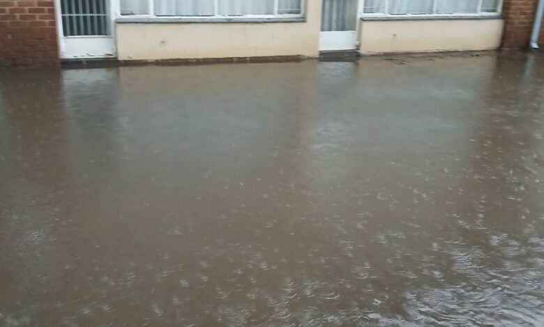 VIDEO - Heavy rainfall causes localised flooding in Ermelo | Highvelder ...