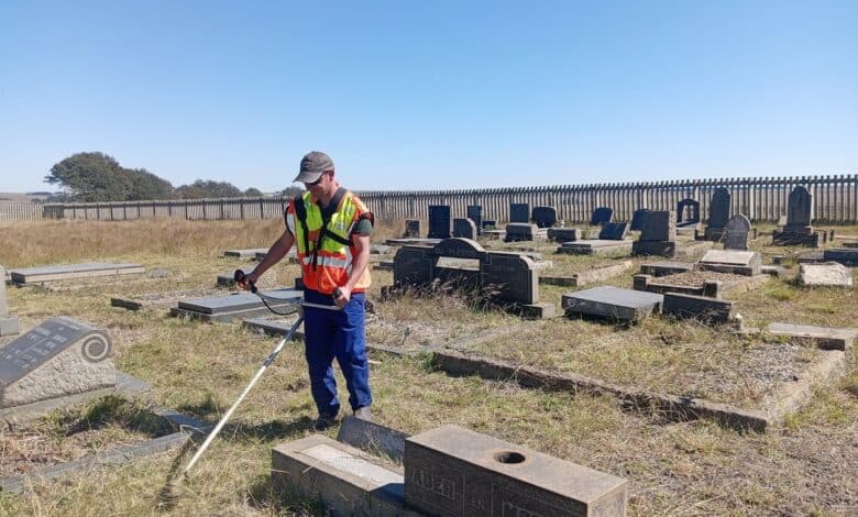 AfriForum knap historiese Chrissiesmeer-begraafplaas op | Highvelder News