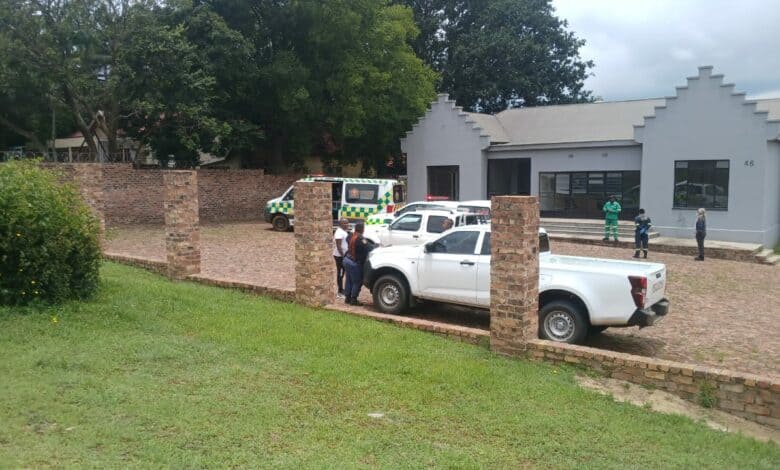 SAPD ondersoek dood van vrou wat half-naak in onbewoonde perseël in ...