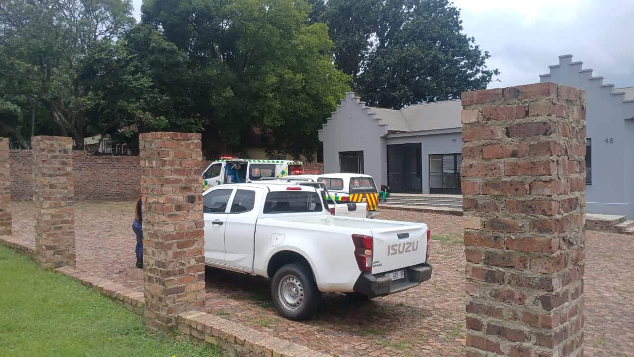 SAPD ondersoek dood van vrou wat half-naak in onbewoonde perseël in ...
