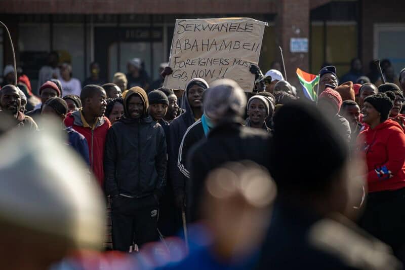 Large crowd joins March and March national protest movement in Ermelo ...