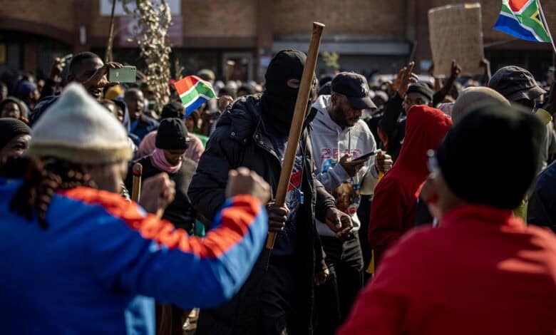 Large crowd joins March and March national protest movement in Ermelo ...
