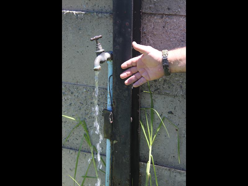 Mense word glo siek van water | Ridge Times