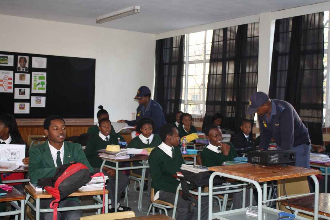 Secunda Police raid Highveld Park High School, no drugs found on pupils ...