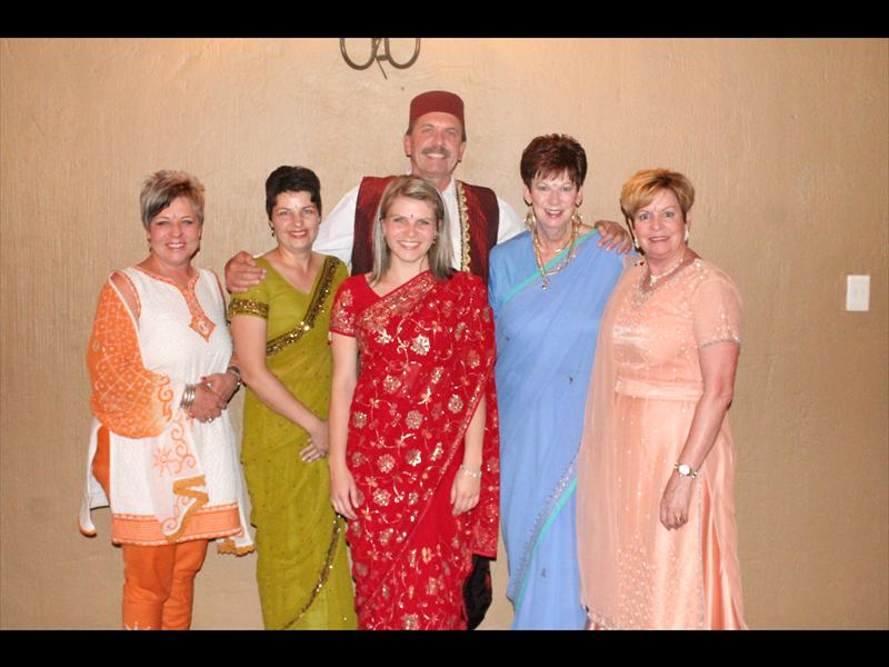 Indiese aand lok baie | Ridge Times