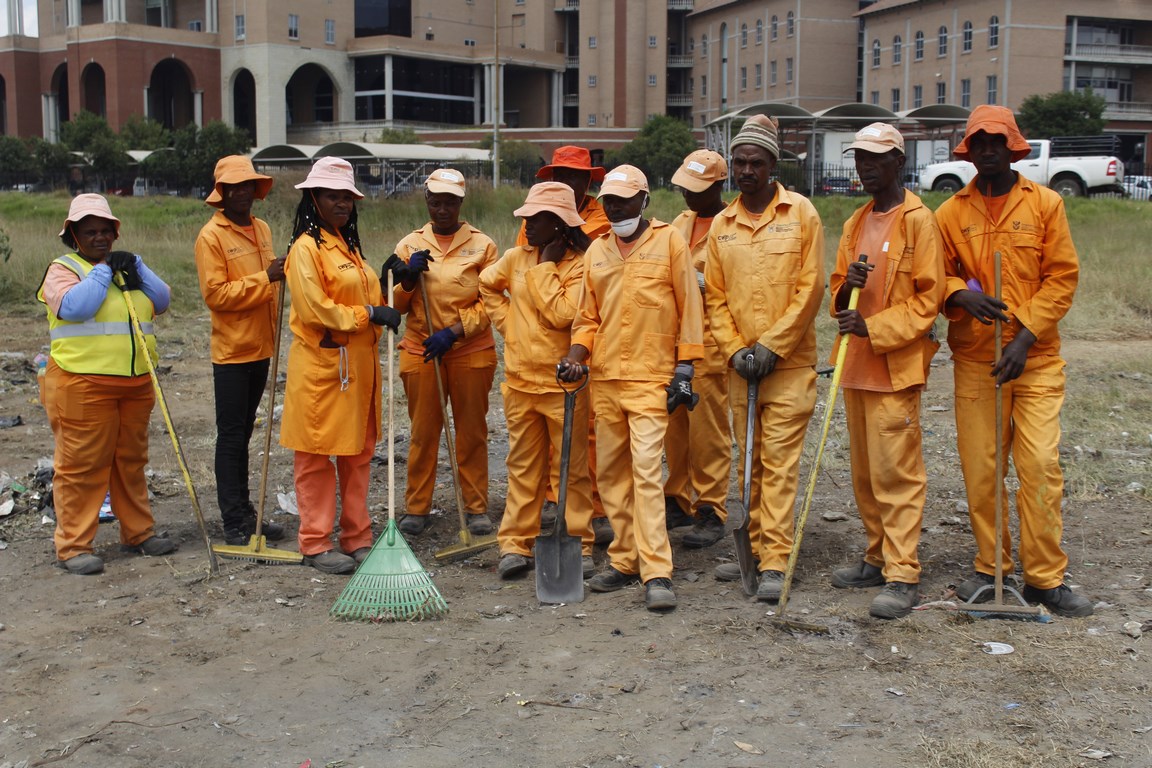 CWP-workers clean up Ermelo | Ridge Times