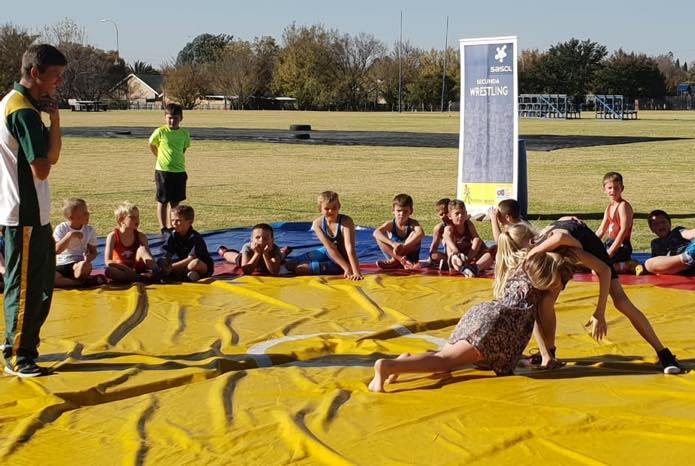 Stoeiers besoek Laerskool Kruinpark | Ridge Times