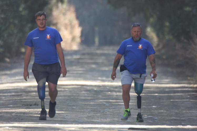 Amputees stap 3 000km vir bewusmaking - besoek Ermelo op pad na ...