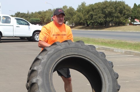 Eastvaal Motors’ Chris Liebenberg is a member of tyre flipping # ...