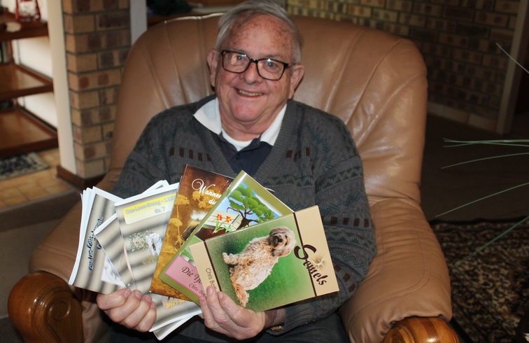 Chris Botha skryf kinderboeke en leesboeke vir skole na aftrede | Ridge ...