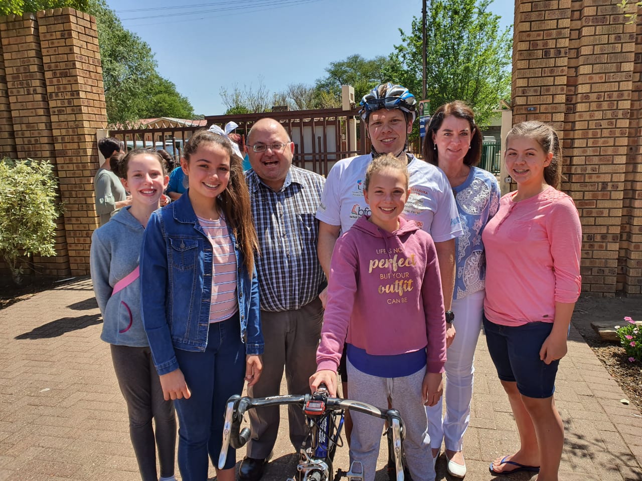Hennie se fietsrit samel baie vir Bybelvasvra in | Ridge Times