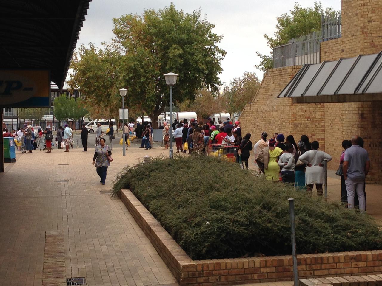 #Day6 of #SouthAfricaLockdown: People shop in Secunda today | Ridge Times