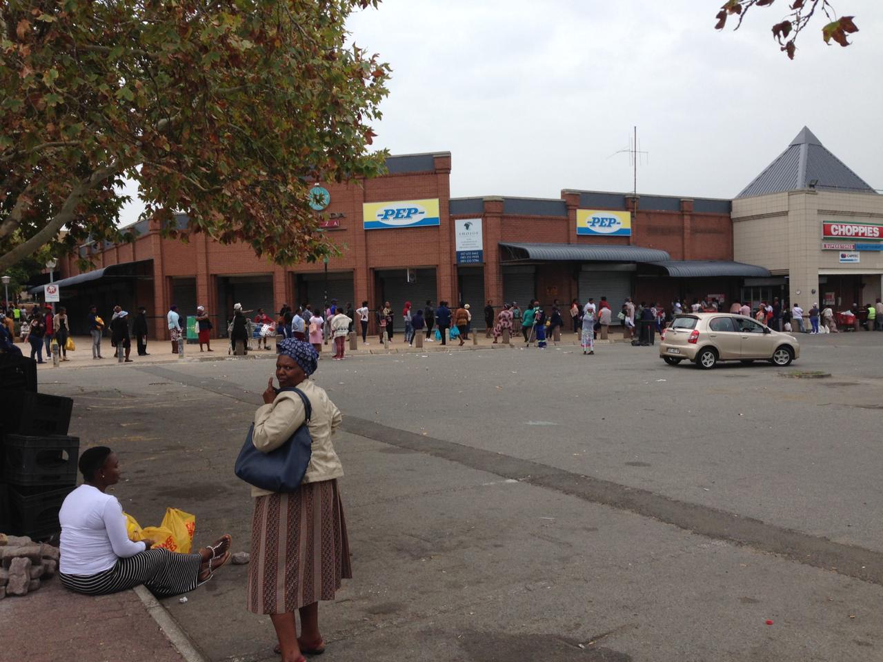 #Day6 of #SouthAfricaLockdown: People shop in Secunda today | Ridge Times