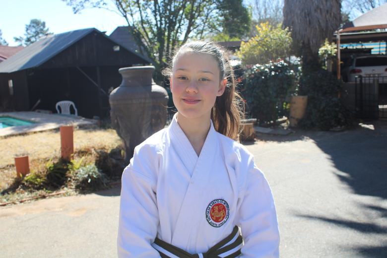 Amy-Lee van Wyk van Kalies presteer in karate | Ridge Times