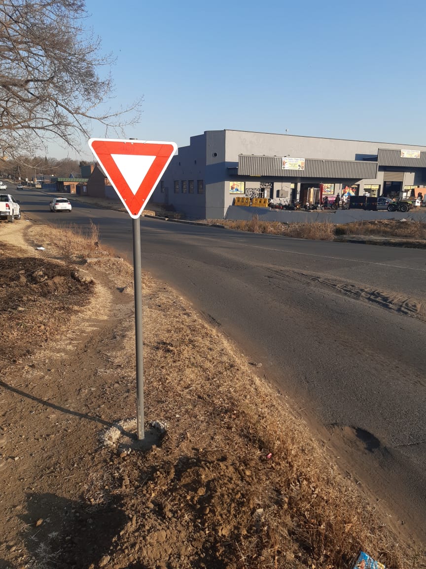 Road signs now up in Malherbe Street, Bethal | Ridge Times