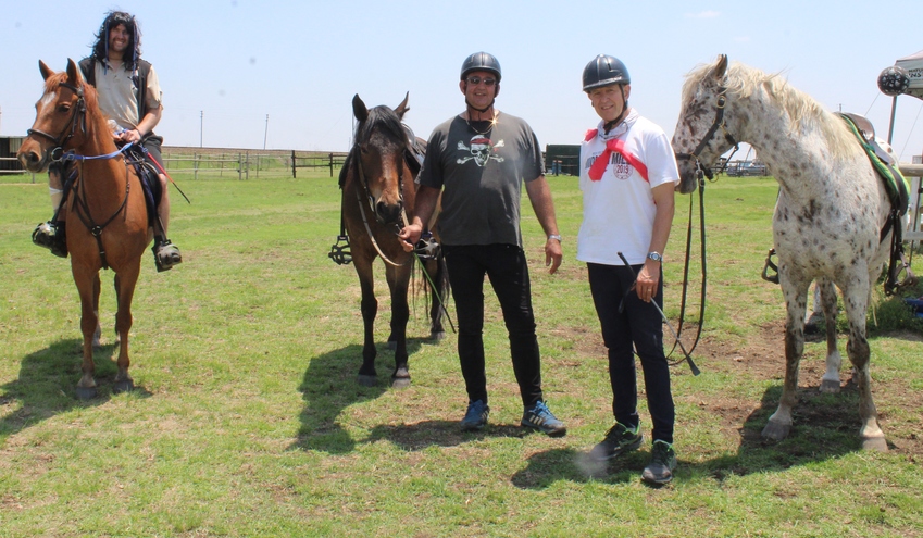 Perderuiters trek soos seerowers aan vir skattejag op Secunda | Ridge Times