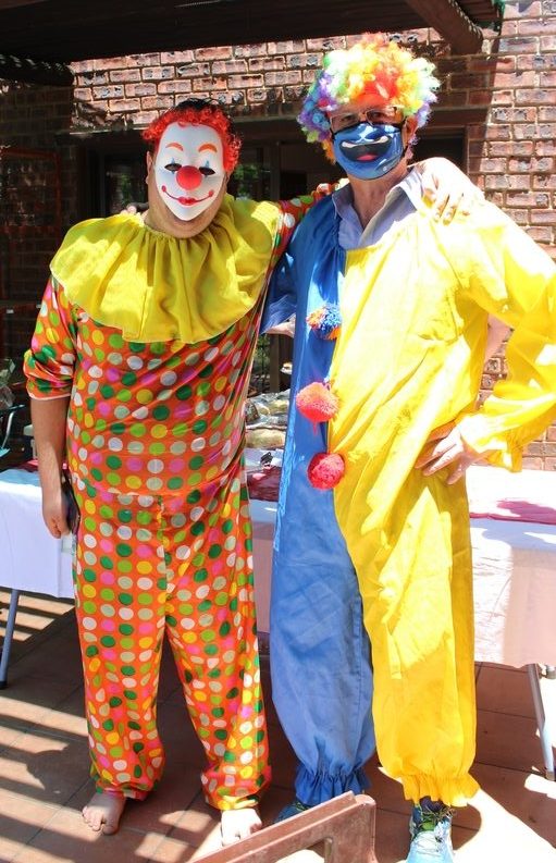 Hanswors en dominee vermaak kinders by Rondefees op Secunda | Ridge Times