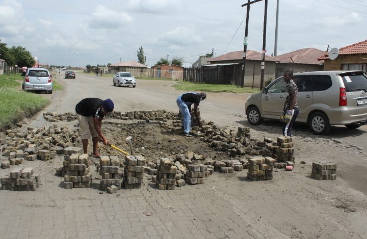 Residents of eMbalenhle’s Ext 11 repair their own main road to show GMM ...