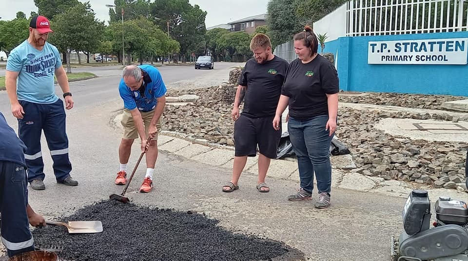 TP Stratten Primary School in Evander lends a hand by closing up ...