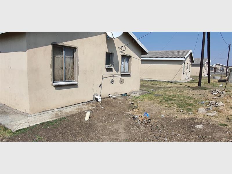 Original contractor for RDP-houses in Standerton missing in action ...
