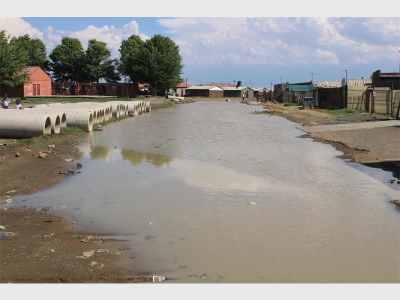 Incomplete road turns into a dam at eMbalenhle | Ridge Times