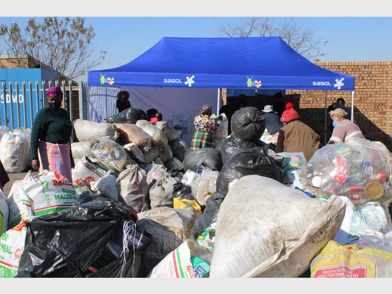Sasol collects waste from eMbalenhle community | Ridge Times