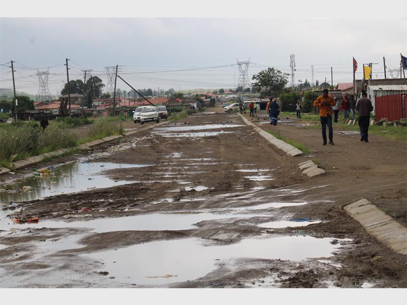 Community demands answers about incomplete roads projects in eMbalenhle ...