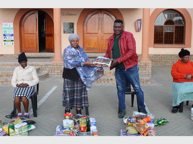 Church in eMbalenhle donates food to the elderly | Ridge Times