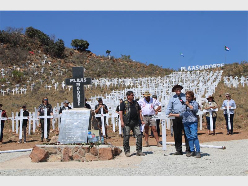 Kruise vir slagoffers van plaasmoorde geplant | Ridge Times