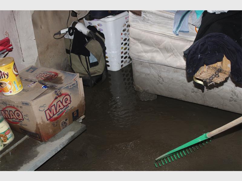 Heavy rain forces residents to flee flooded shacks in eMbalenhle ...