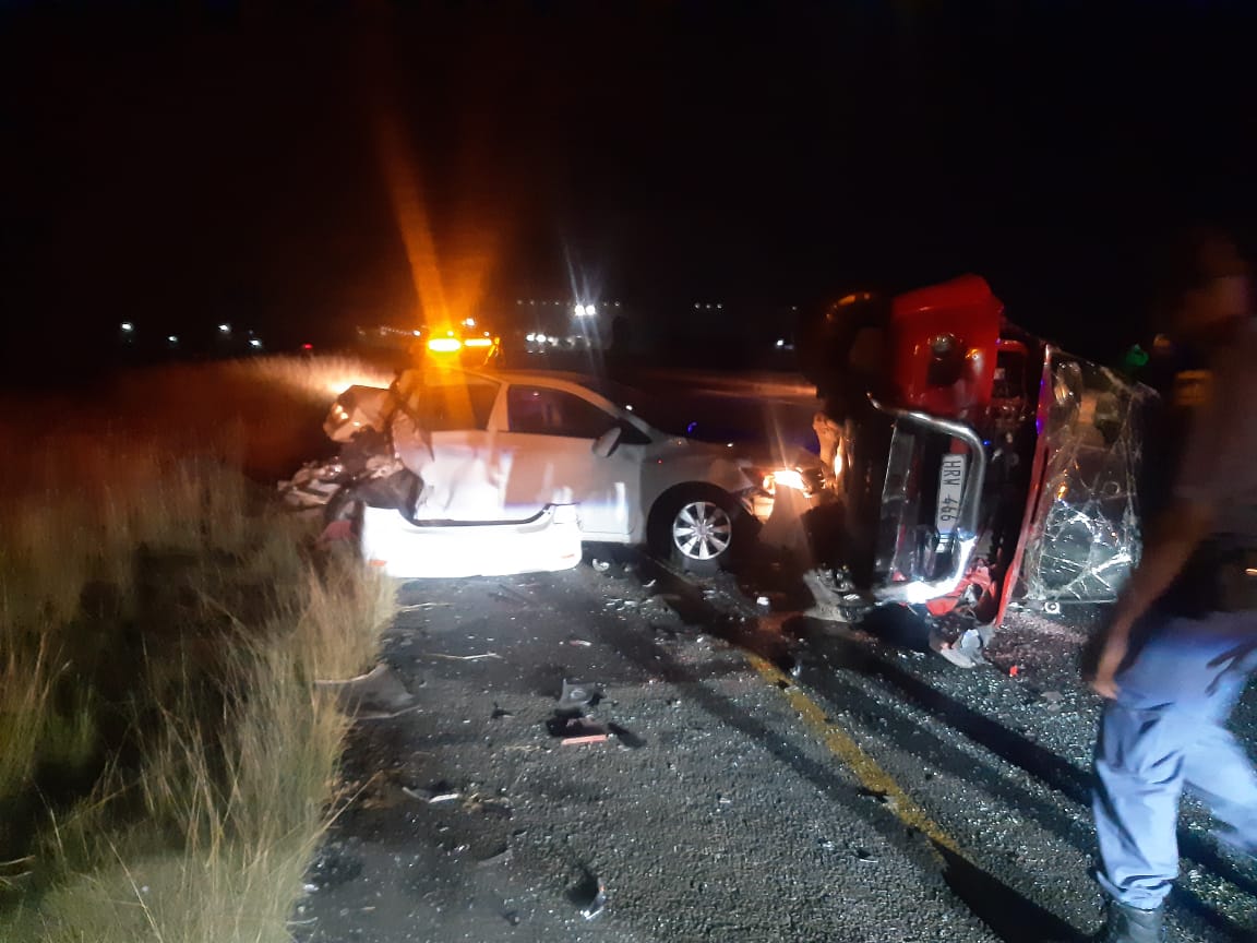 Bakkie hits two vehicles in accident near Secunda | Ridge Times
