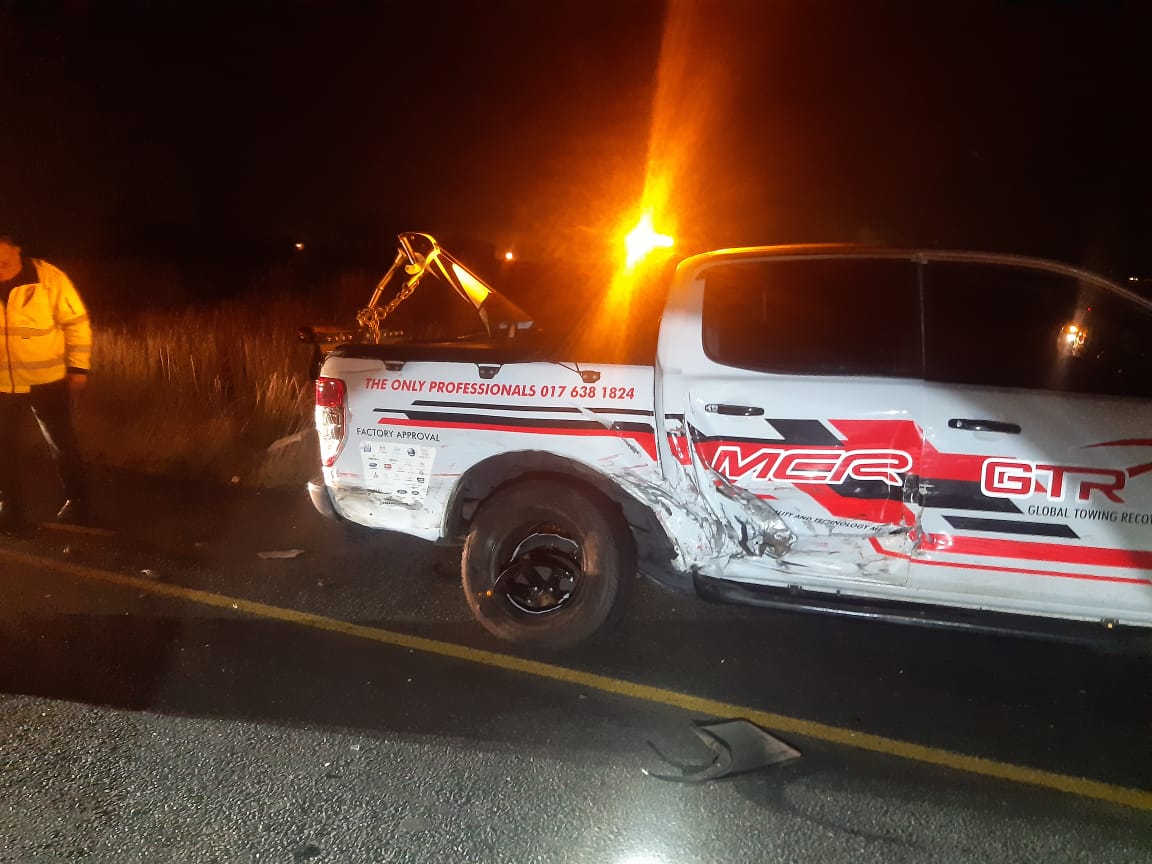 Bakkie hits two vehicles in accident near Secunda | Ridge Times