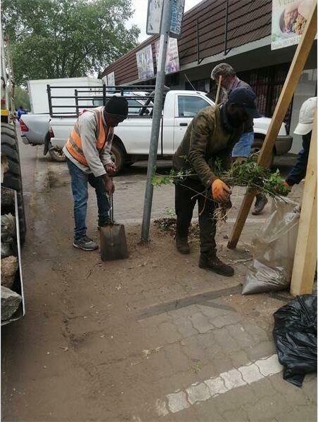 Bronkhorstspruit residents help clean their town | Ridge Times