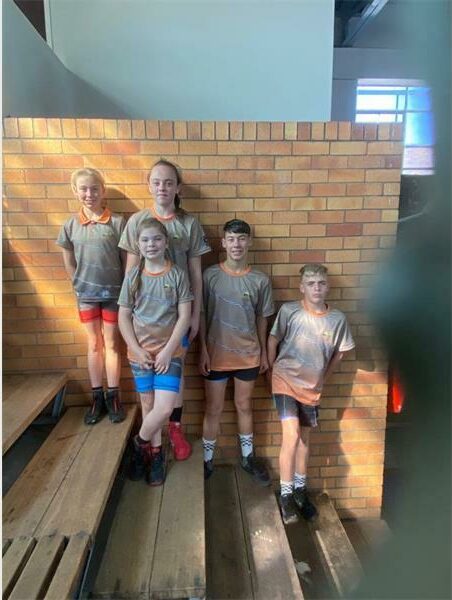 Plaasjapies van Sundra wys hul stoeivernuf | Ridge Times