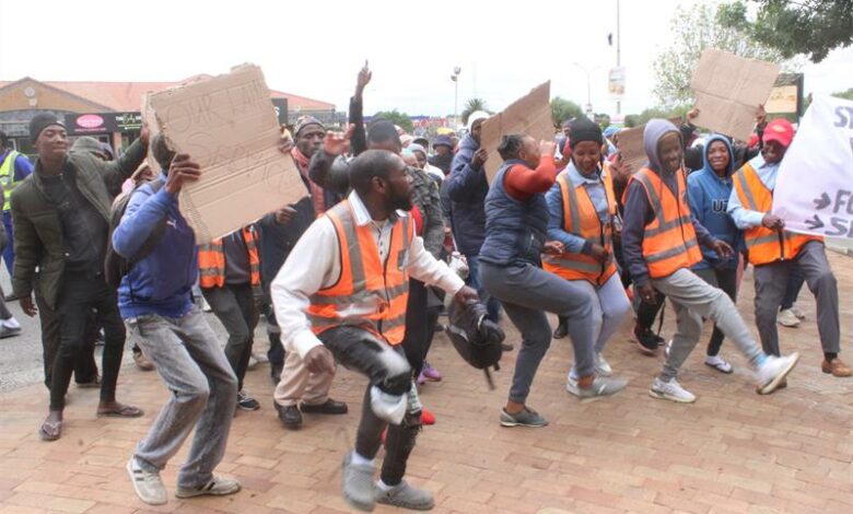 eMbalenhle Ext 26 residents march for services and formalisation ...