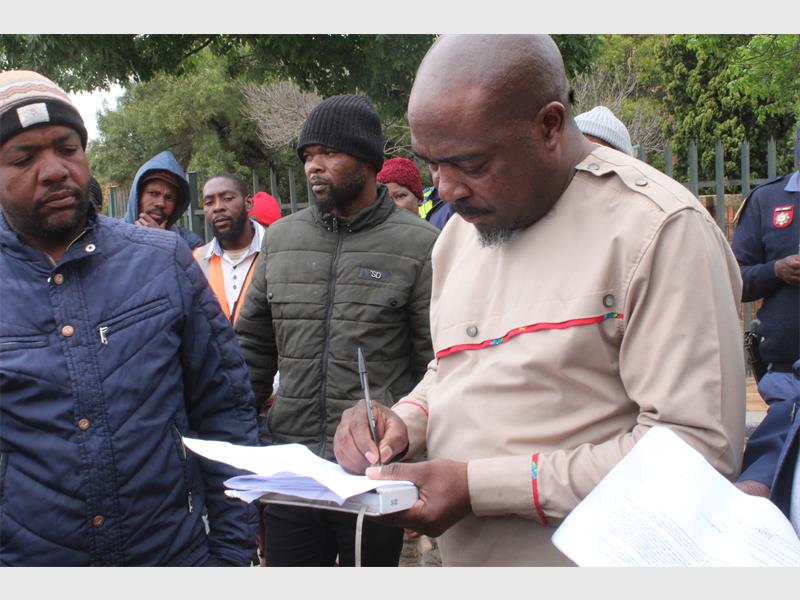 eMbalenhle Ext 26 residents march for services and formalisation ...