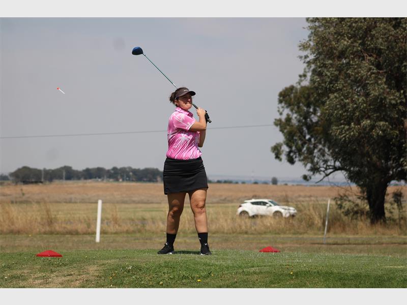 Golfers swing into action at Evander | Ridge Times